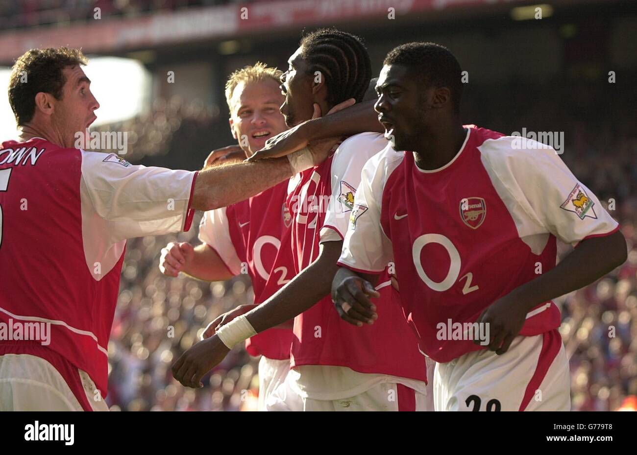 Arsenal's Kanu (centre) celebrates scoring the winner against visitors ...
