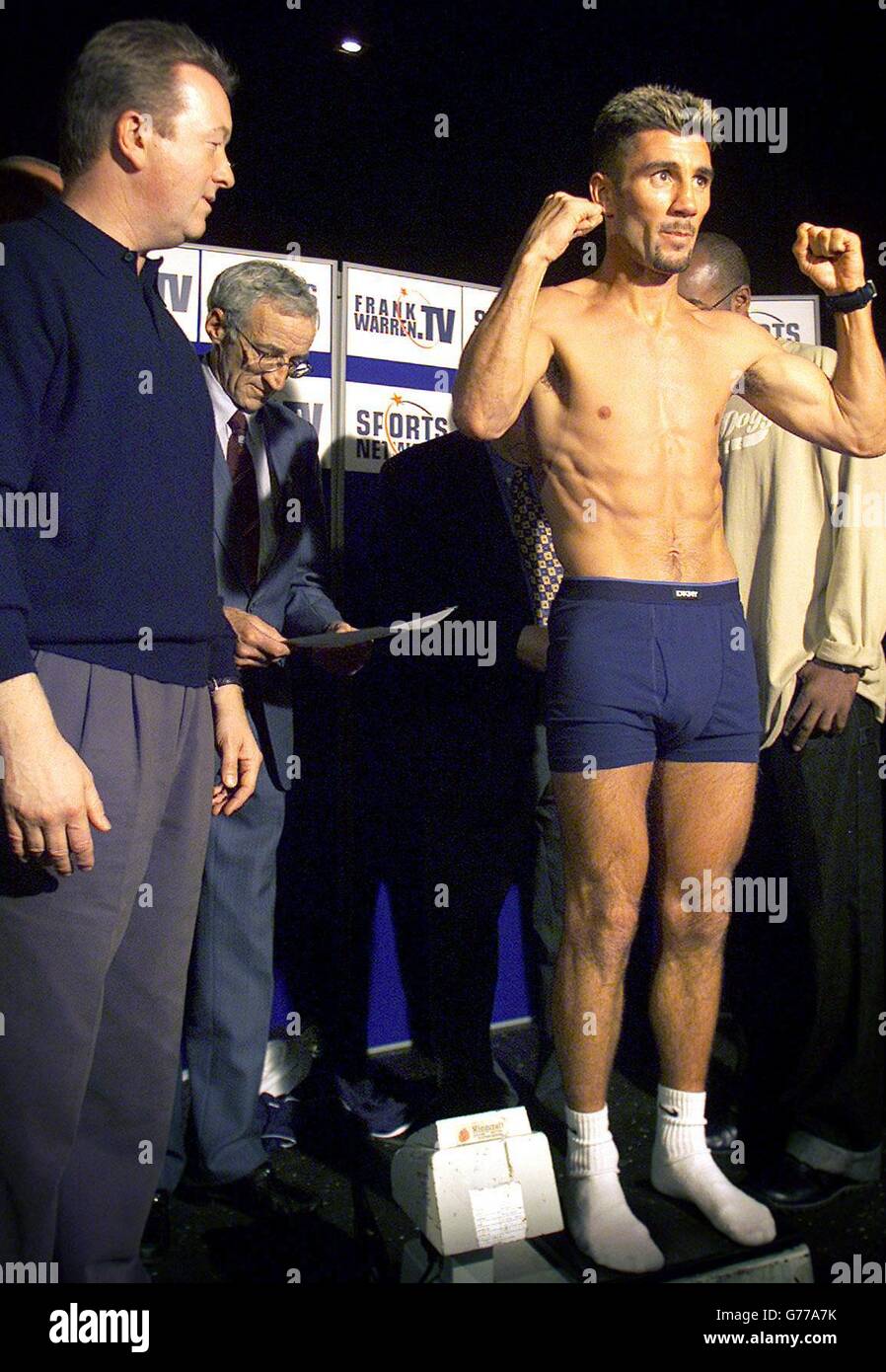 Boxer wayne mccullough hi-res stock photography and images - Alamy