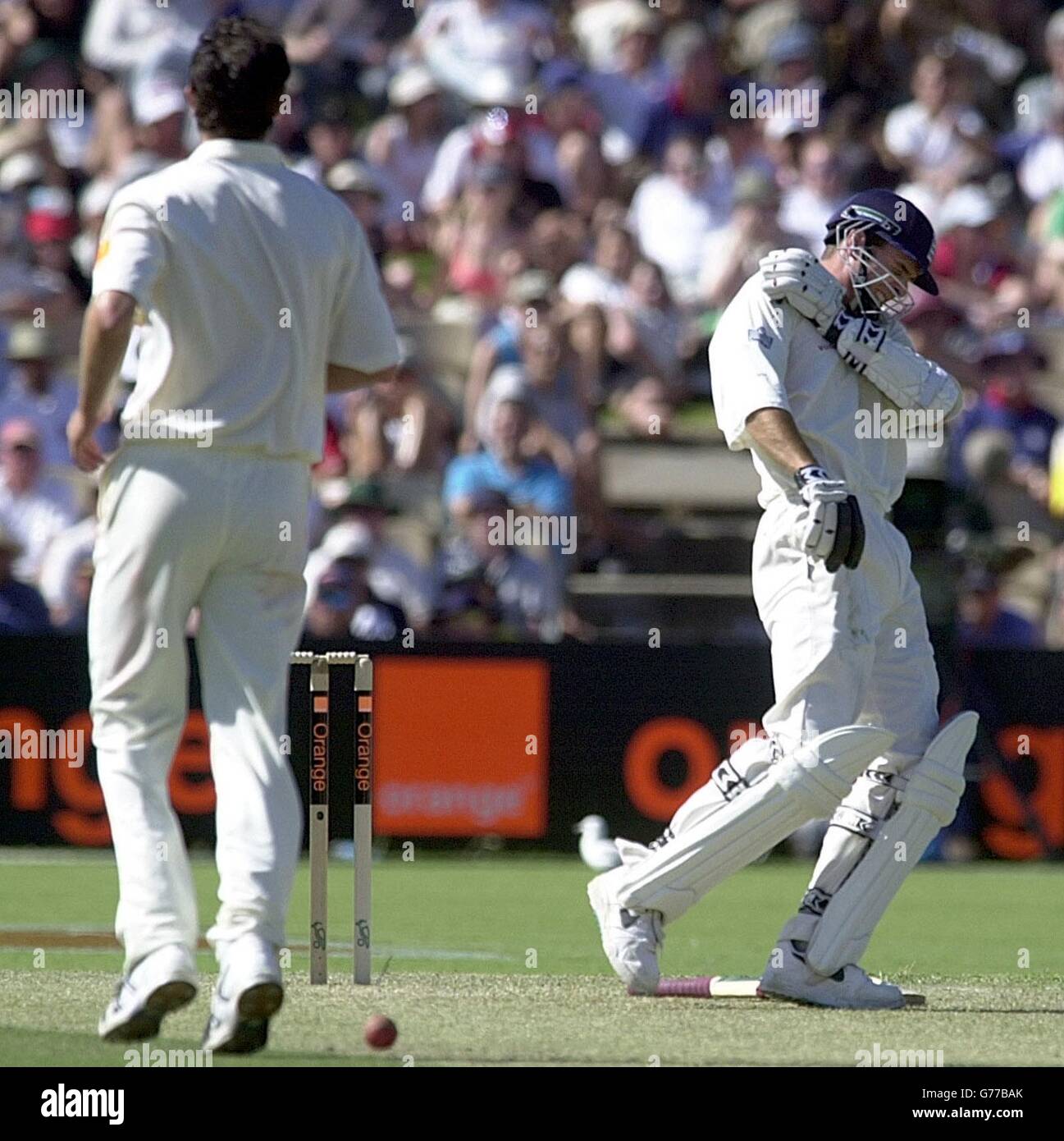 Australian bowler jason gillespie hi-res stock photography and images ...