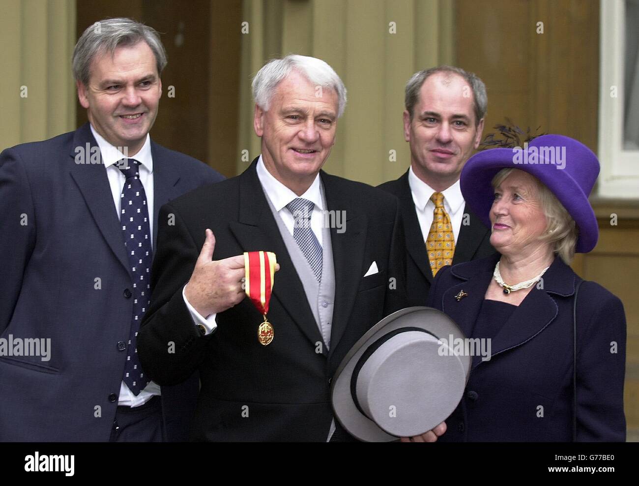 Sir Bobby Robson collects knighthood Stock Photo - Alamy