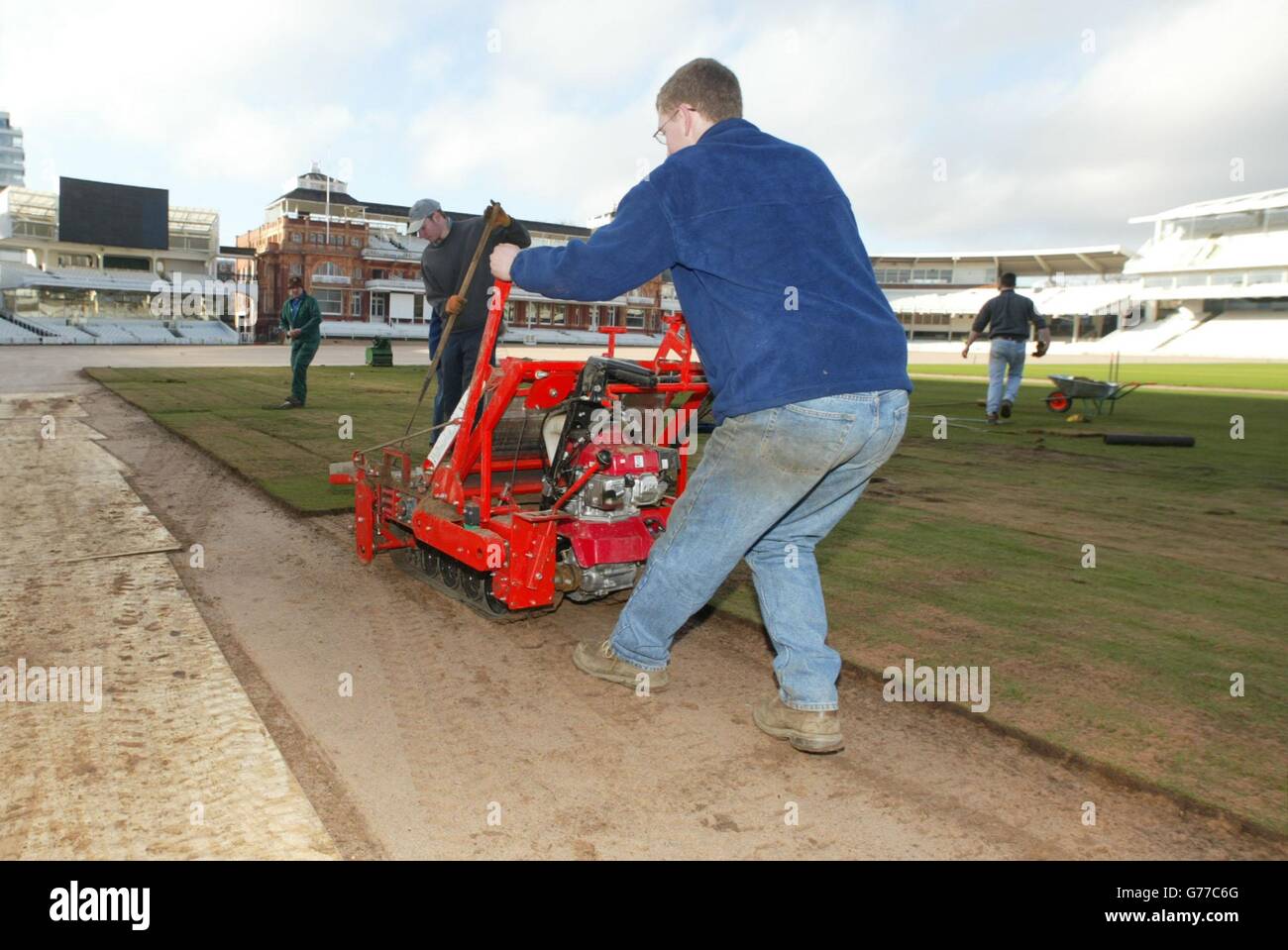 Turf at lords cricket ground hi-res stock photography and images - Alamy