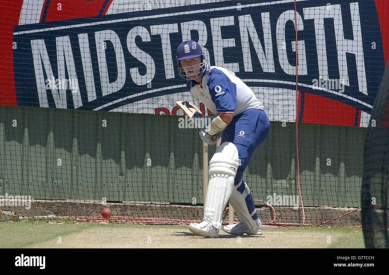 Alec stewart batting in nets hi-res stock photography and images - Alamy