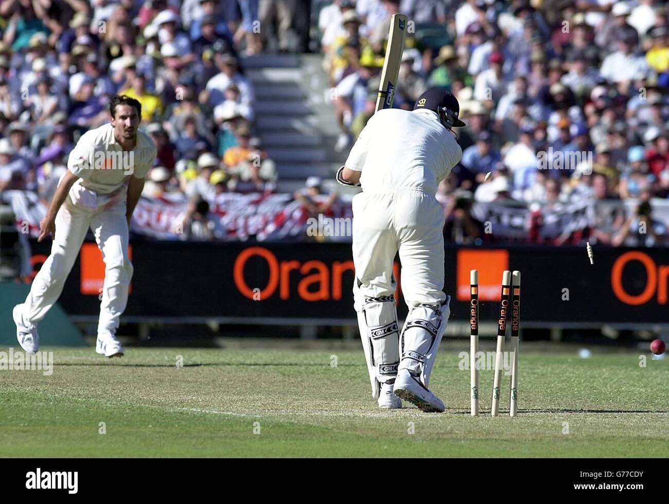 Australian fast bowler hi-res stock photography and images - Alamy