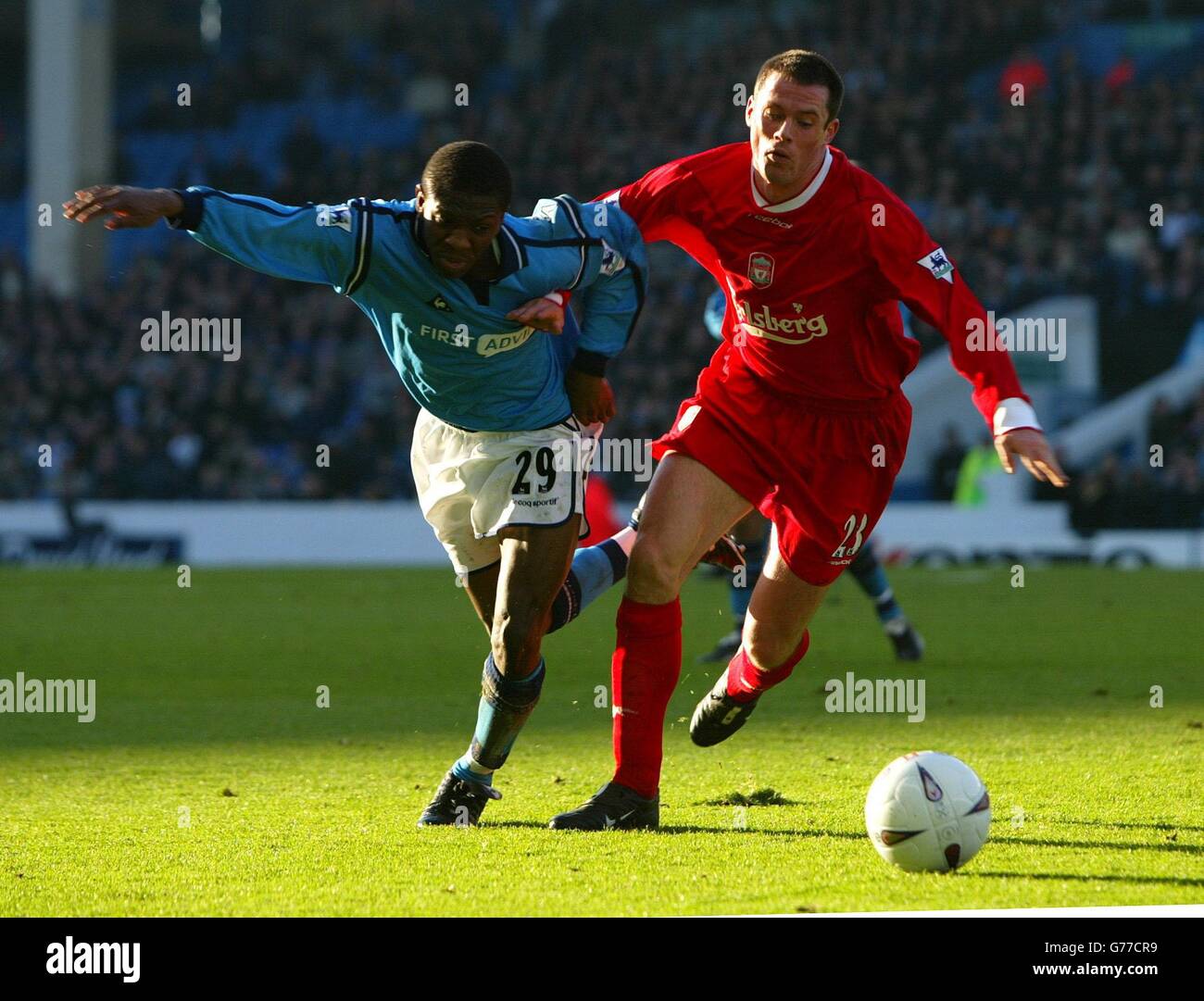 Manchester City's Shaun Wright-Phillips (left) battles with Liverpool's ...