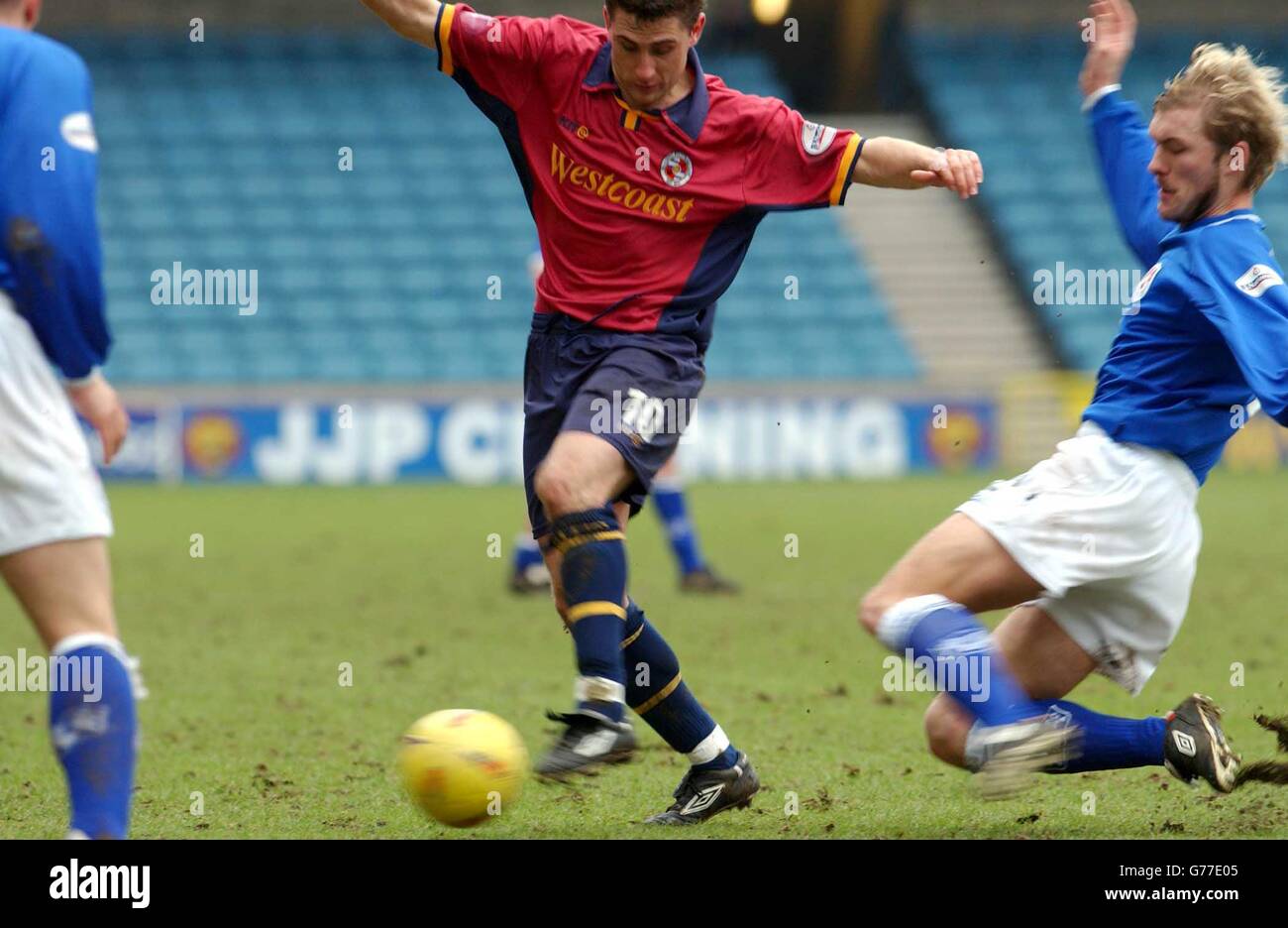 Reading's Nicky Forster (center) skips the past the tacklefrom Millwall ...