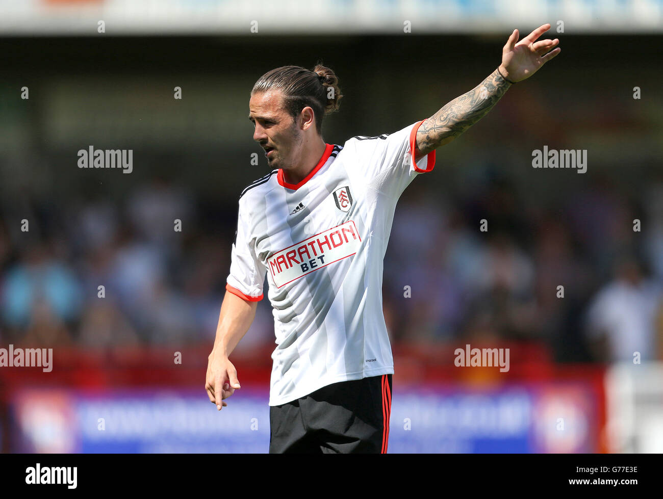 Crawley v fulham hi-res stock photography and images - Alamy