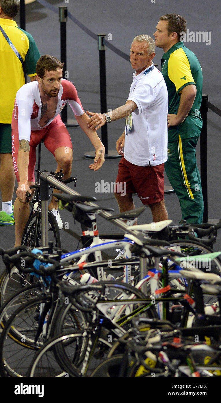 Sir Bradley Wiggins rides past Shane Sutton the head of British Cycling ...