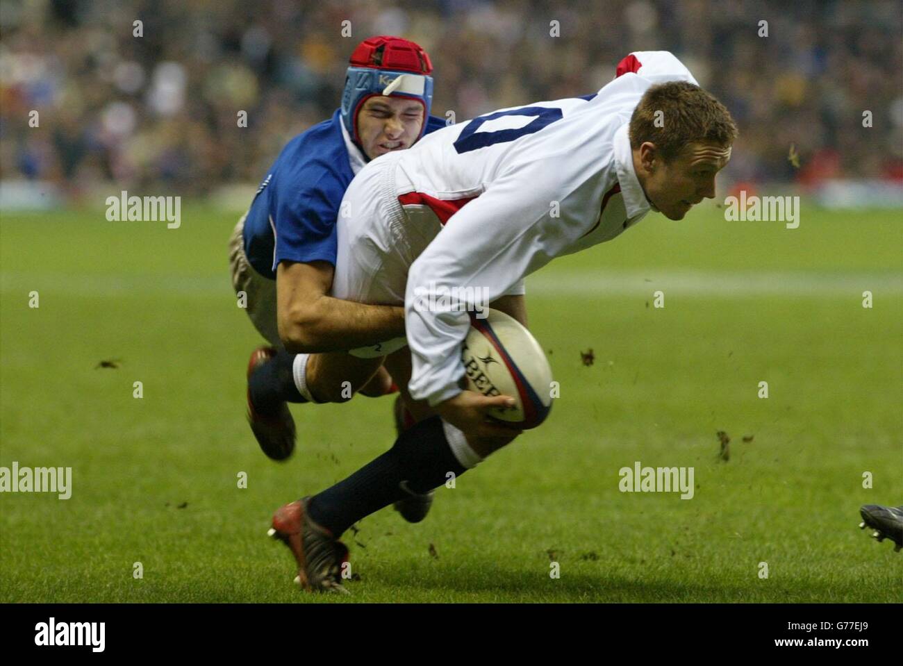 RBS 6 Nations England v France. England's Jonny Wilkinson tries to slip ...