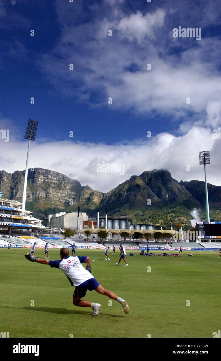 Cricket action catching alec stewart hi-res stock photography and ...