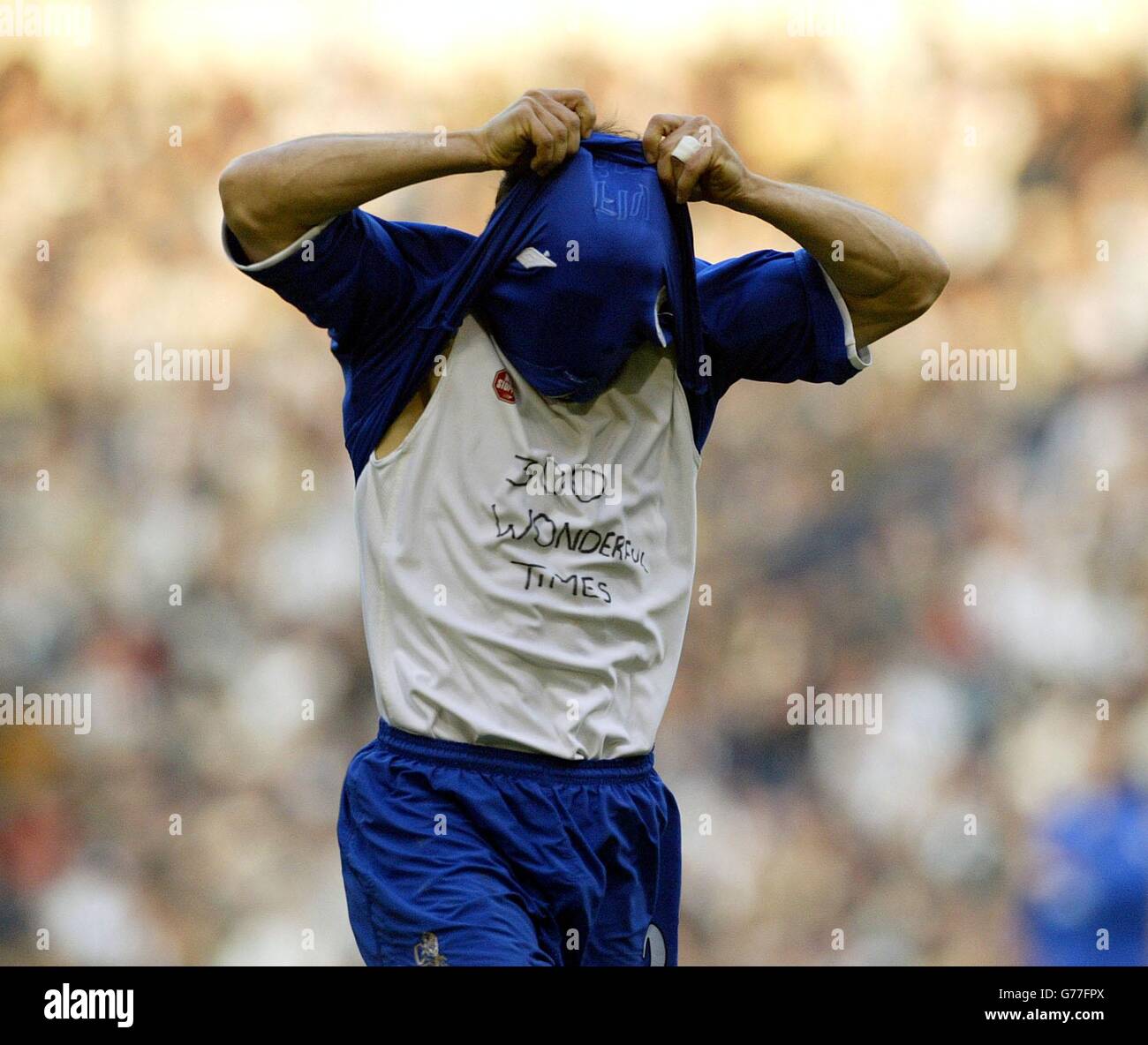 Football shirt over head football celebration hi-res stock photography ...