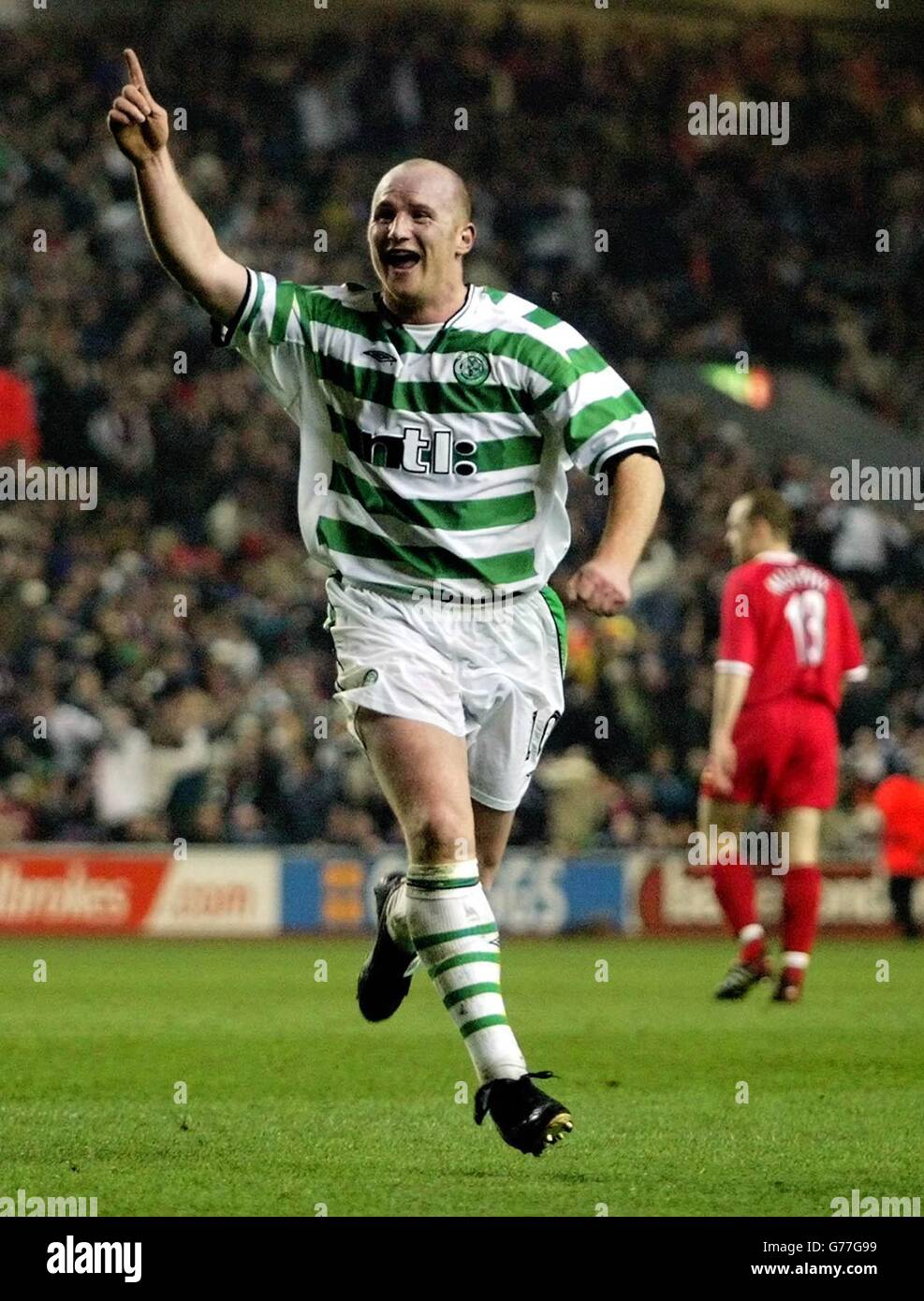 Celtic's John Hartson celebrates his sides second goal against ...