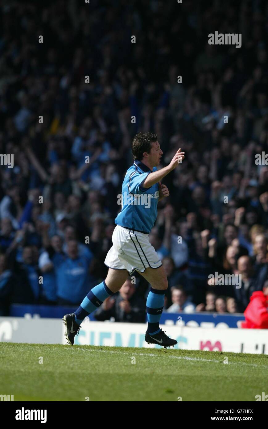 Manchester City's Robbie Fowler celebrates after scoring against ...