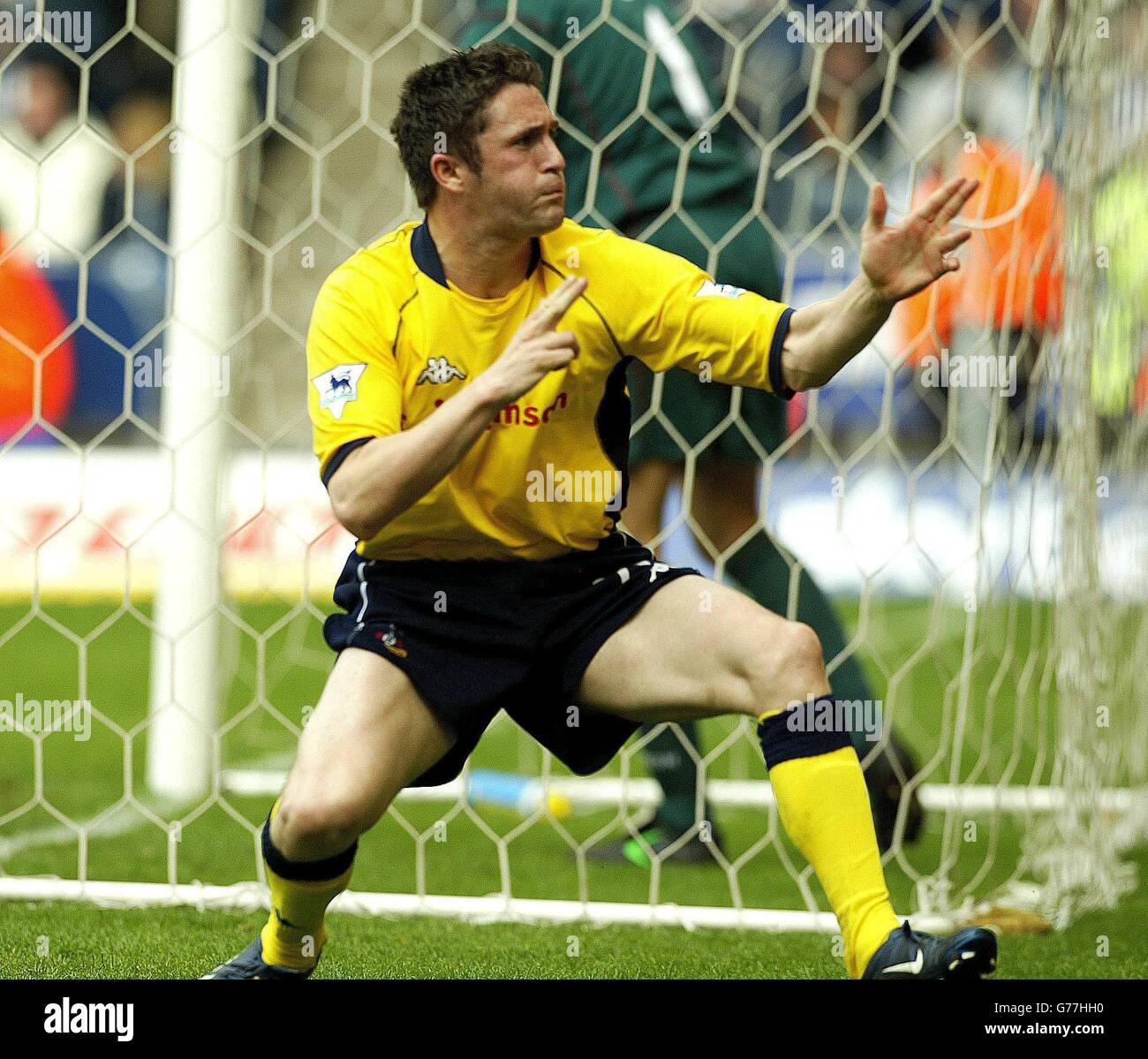 Sport football action celebrating robbie keane hi-res stock photography ...