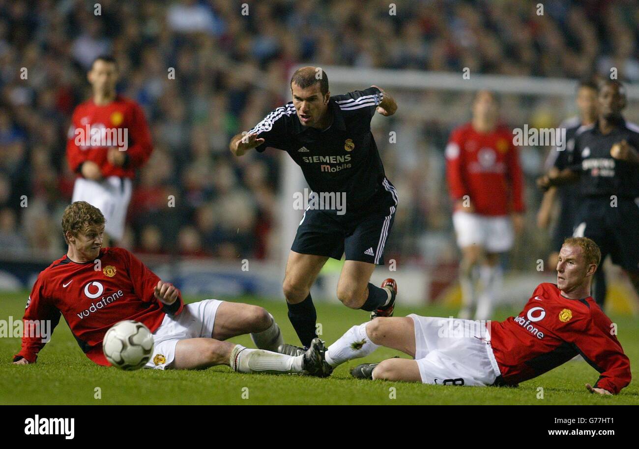 Zinedine Zidane of Real Madrid skips through the challenge of ...