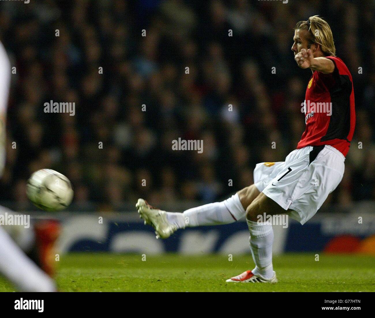 Manchester uniteds david beckham with free kick against real madrid hi ...