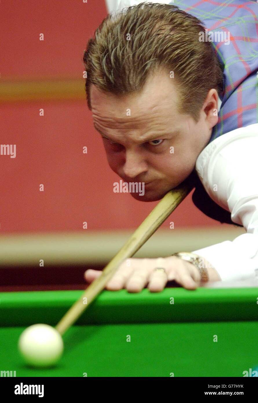 Drew Henry v Stephen Hendry Stock Photo - Alamy