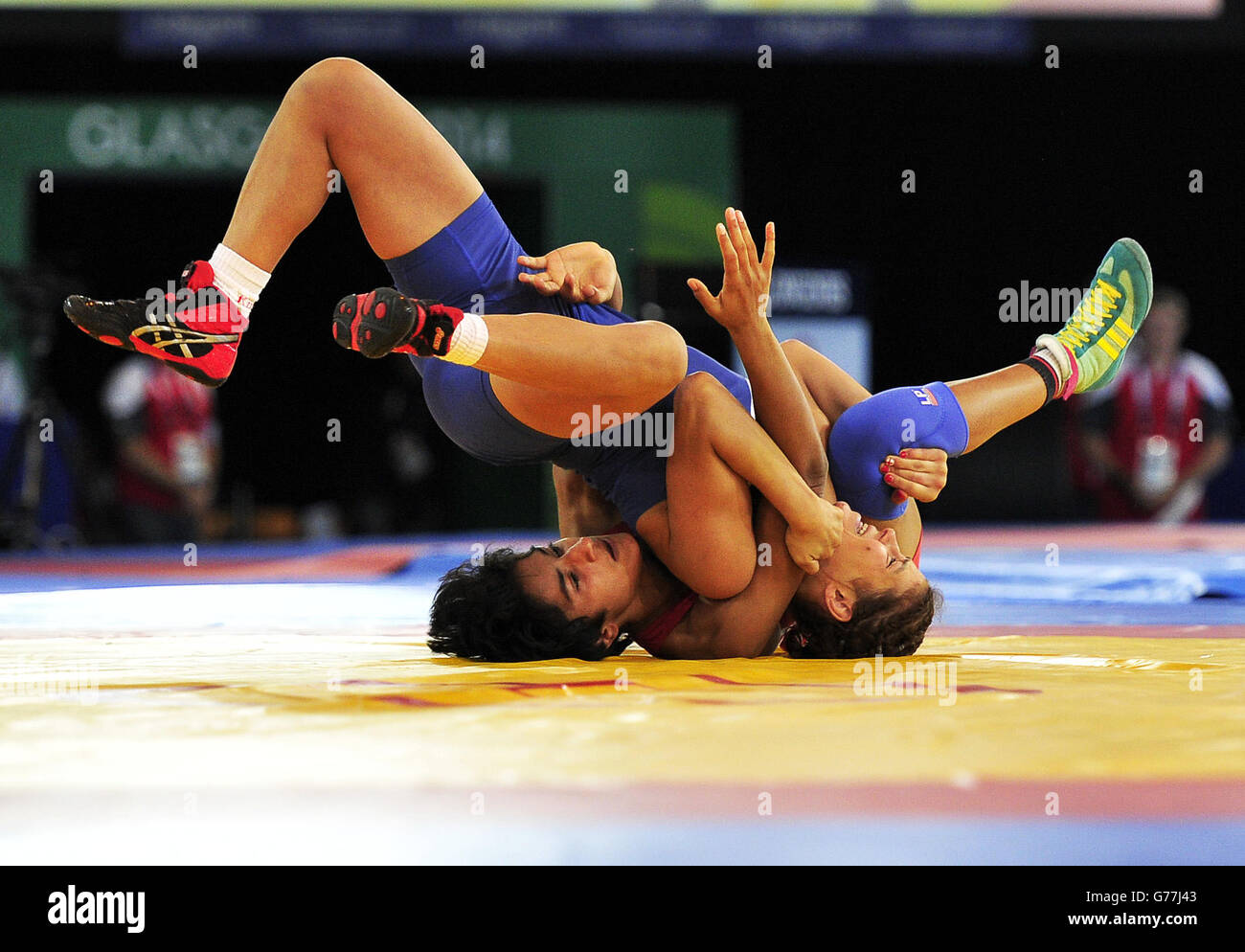 Body contortion hi-res stock photography and images - Alamy