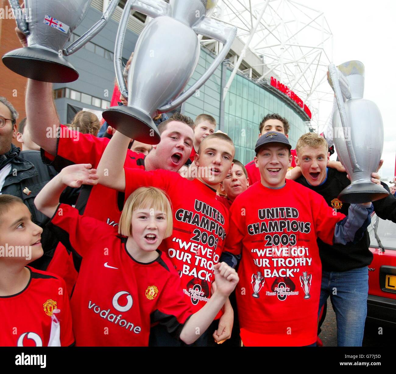 Manchester United Fans Celebrate Title Stock Photo - Alamy