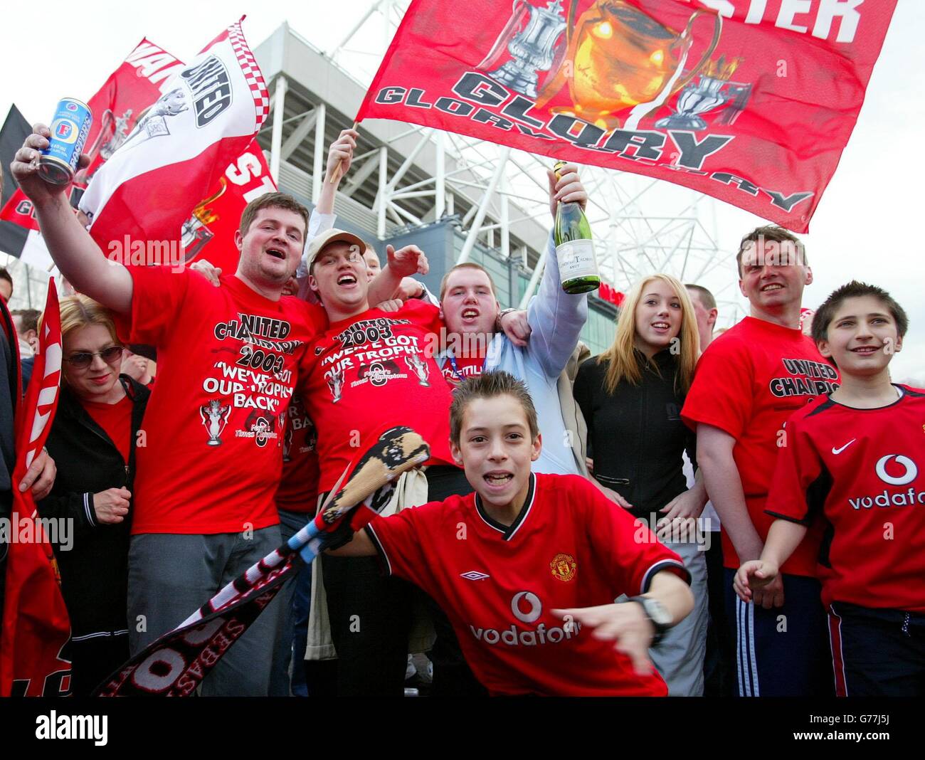 Manchester united fans celebrate outside old trafford hi-res stock ...