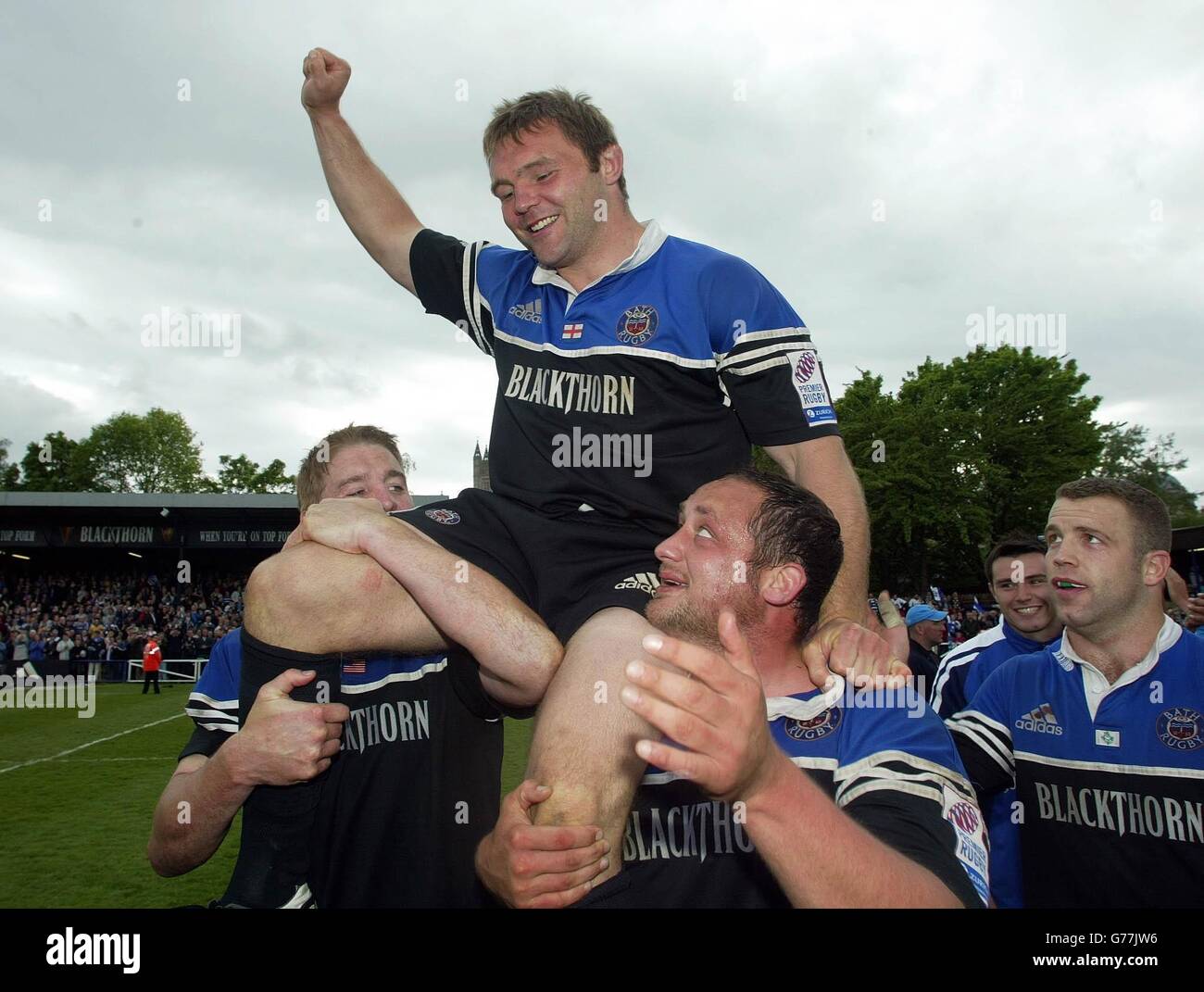 Mike Tindall (left) and Jonathan Humphreys celebrate Bath staying up ...