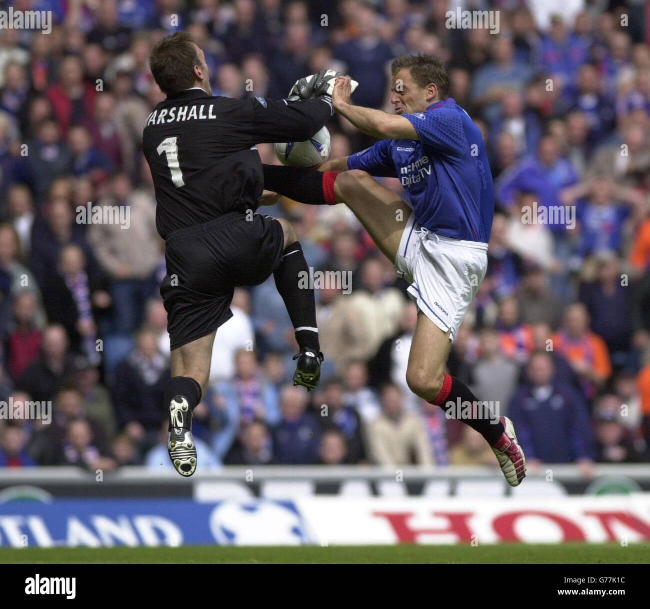 Rangers Ronald de Boer challenges Kilmarnock's goalkeeper Gordon ...