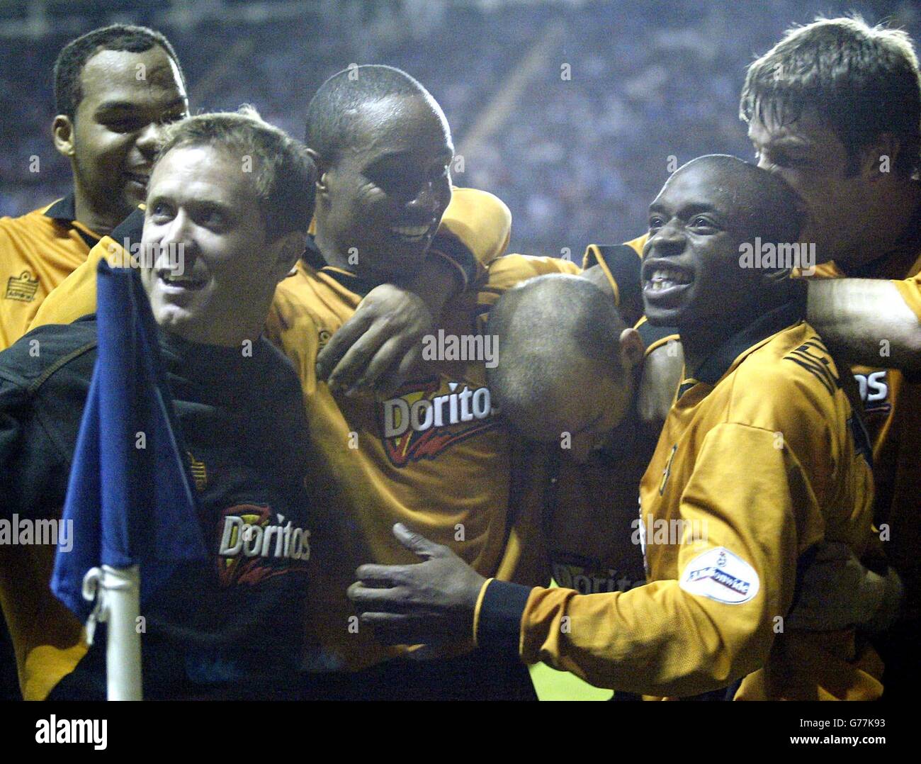 Sport football celebrating paul ince alex rae hi-res stock photography ...