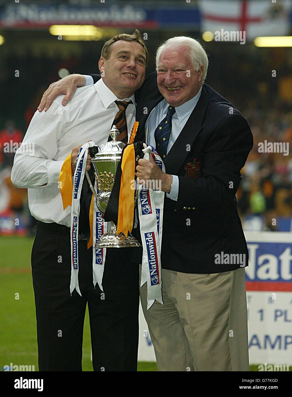 Dave jones wolves div 1 trophy hi-res stock photography and images - Alamy