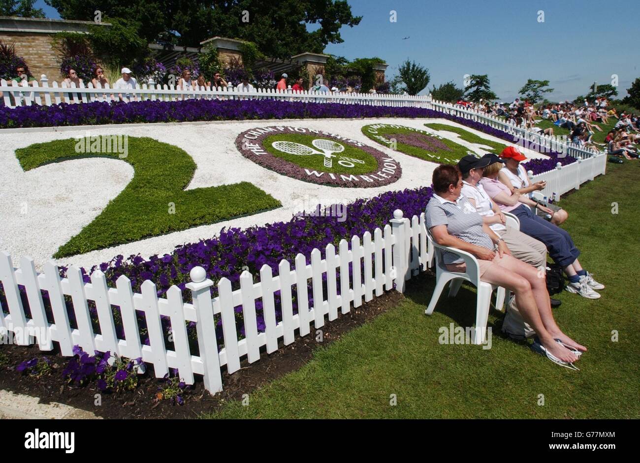 Tennis wimbledon henman hill hi-res stock photography and images - Alamy