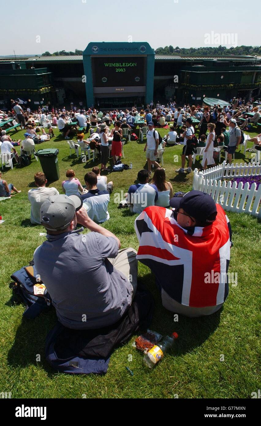 Henman Hill - Wimbledon 2003 Stock Photo - Alamy