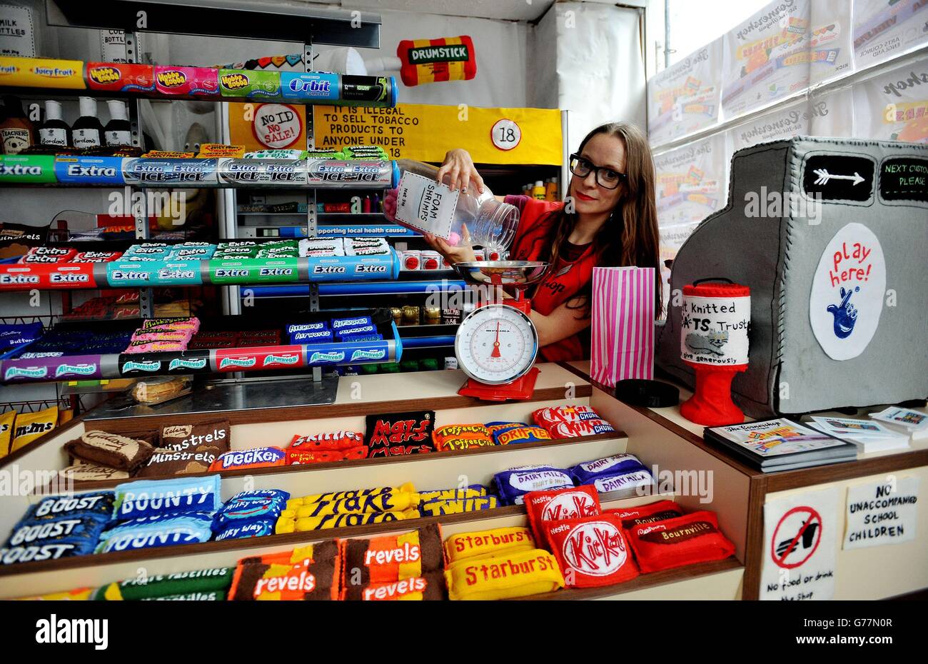 London cornershop counter hi-res stock photography and images - Alamy