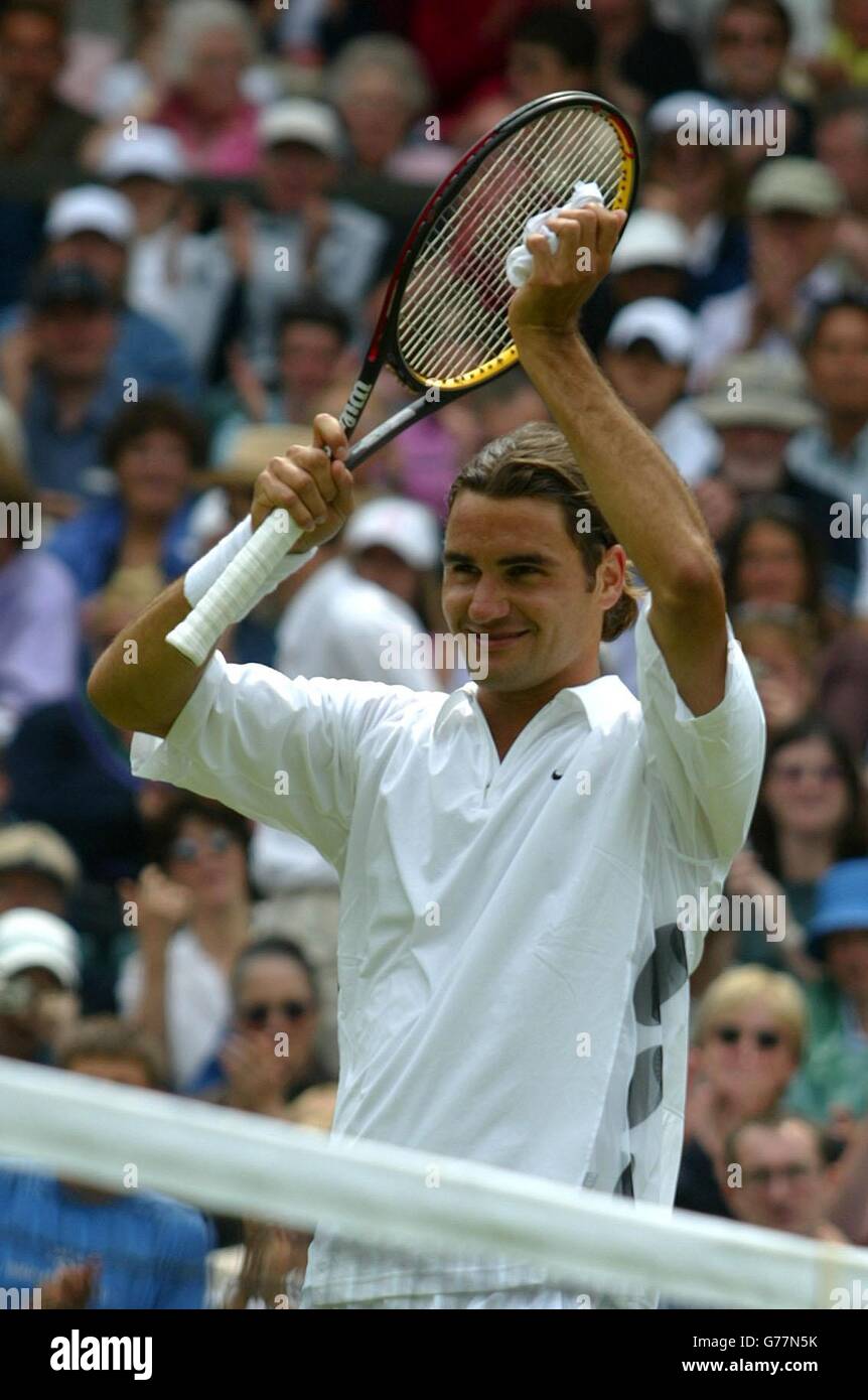 Roger federer wimbledon 2003 hi-res stock photography and images - Alamy