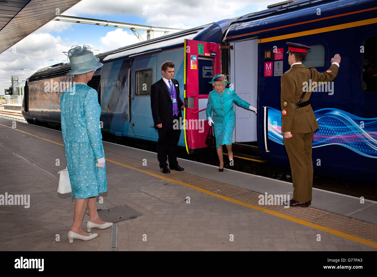 Queen Elizabeth II arrives at Reading Railway Station in Berkshire ...