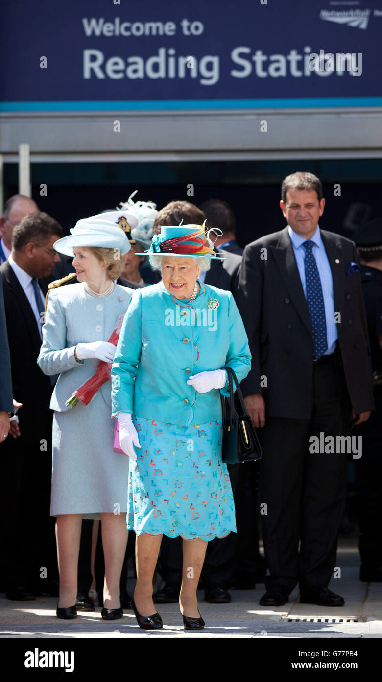 Queen elizabeth reading station hi-res stock photography and images - Alamy