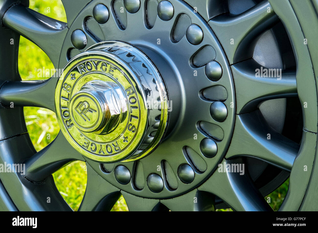 Rolls Royce Spoked Wheel Stock Photo - Alamy