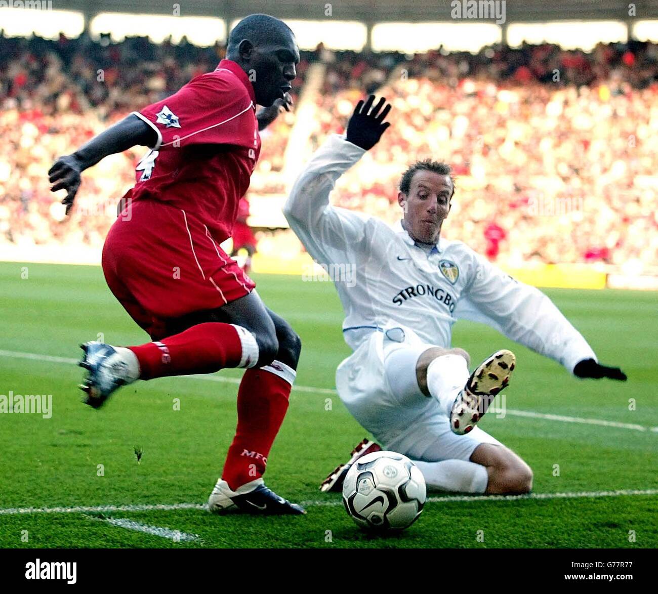 Leeds United's Lee Bowyer blocks a cross from Middlesbrough's Geremi ...