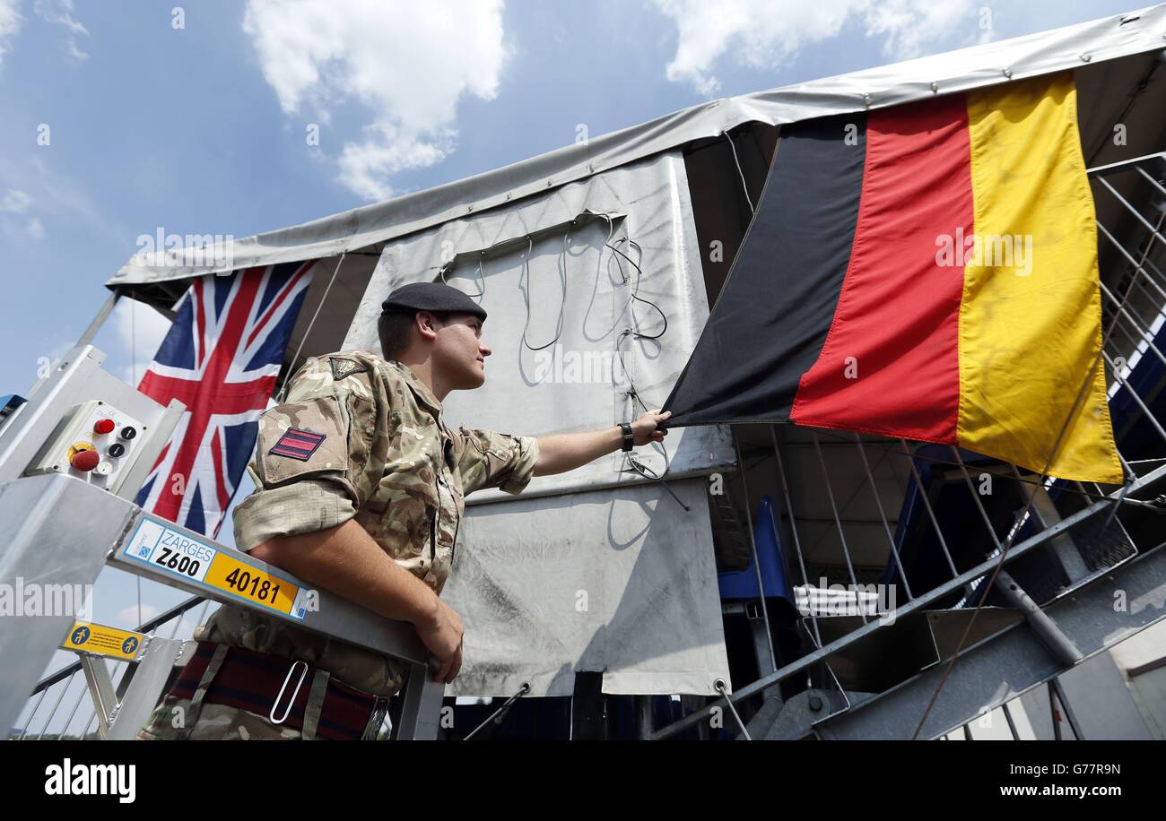 19 from 32 engineer regiment 32 engr regt from skipton hi-res stock ...