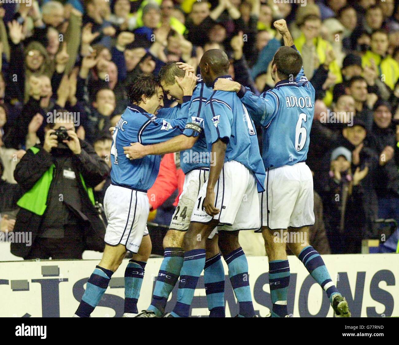 Sport football action celebrating steve yarnell hi-res stock ...