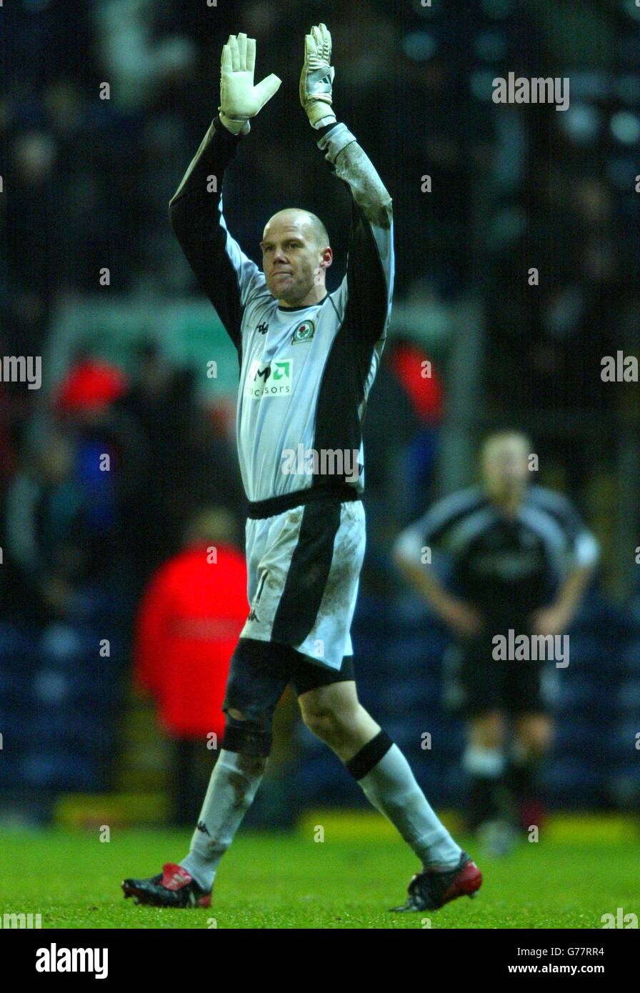 Football action brad friedel hi-res stock photography and images - Alamy