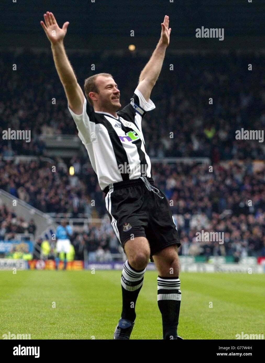 Sport football celebrating alan shearer hi-res stock photography and ...