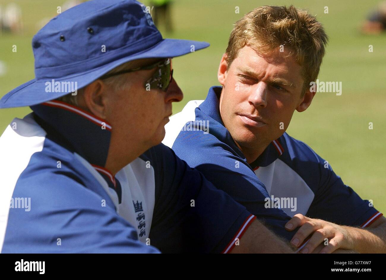 Sport cricket world cup coaching talking listening hat duncan fletcher ...