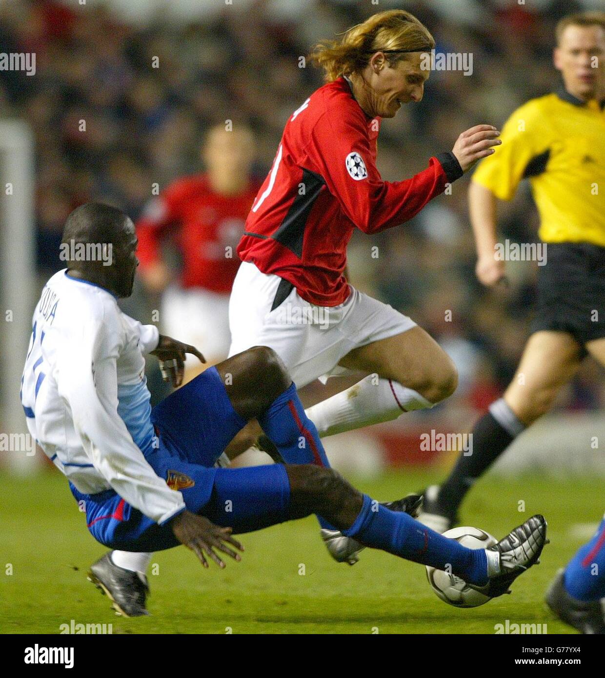 Diego forlan manchester united fc hi-res stock photography and images ...