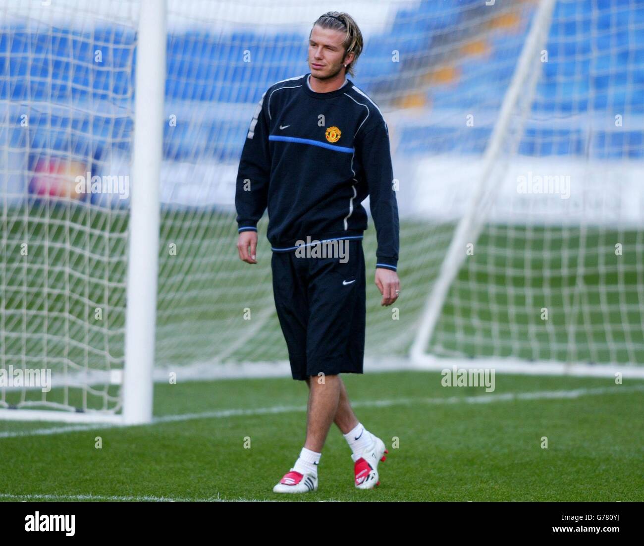 David beckham training in the bernabeu stadium hi-res stock photography ...
