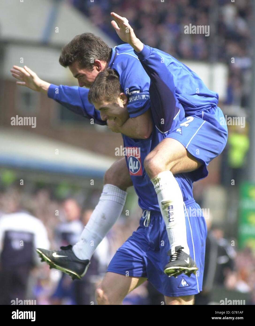 Sport football celebrating jeff kenna hi-res stock photography and ...