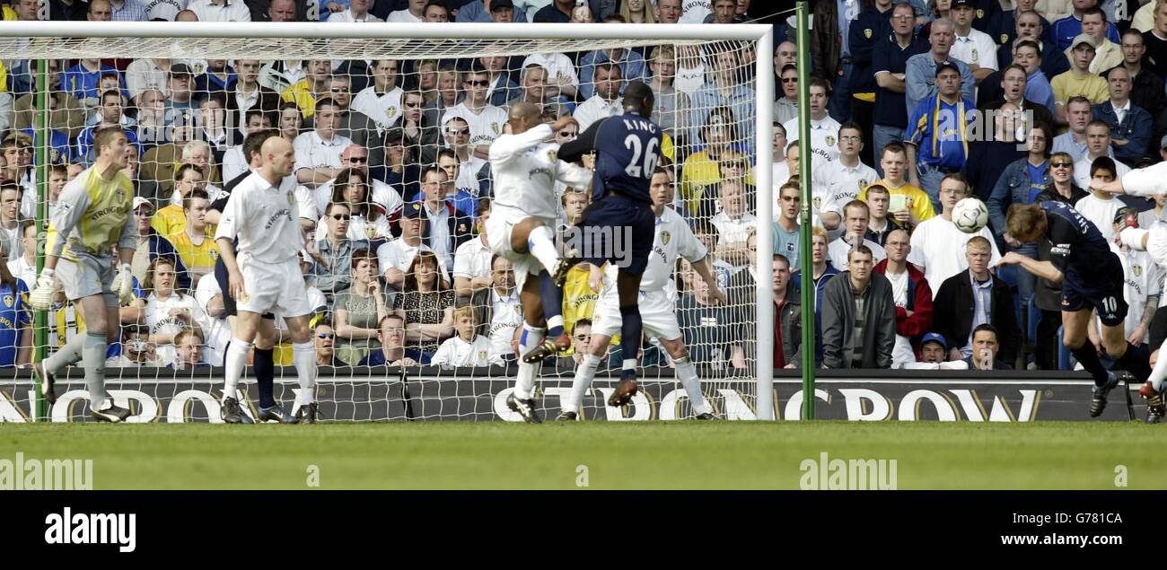 Leeds v tottenham hotspur hi-res stock photography and images - Alamy