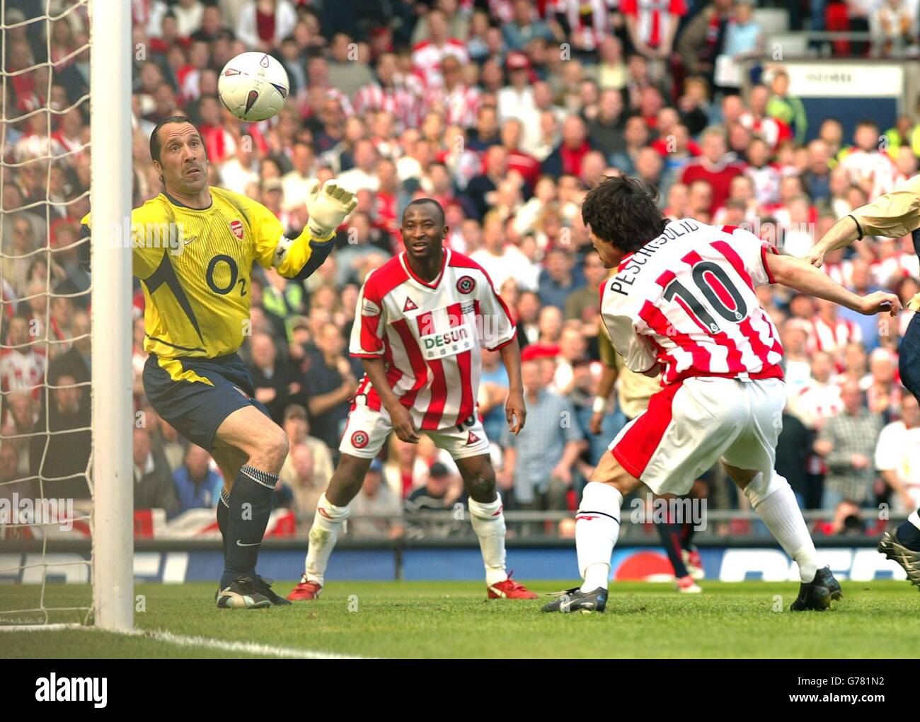 Football action paul peschisolido hi-res stock photography and images ...