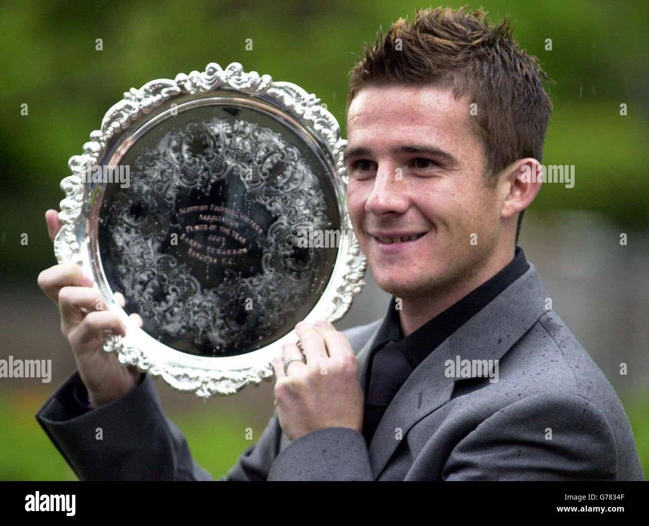 Sport football celebrating trophy barry ferguson hi-res stock ...