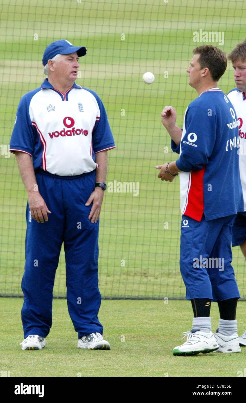Cricket action darren gough duncan fletcher hi-res stock photography ...