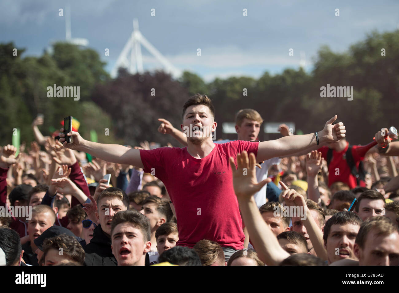 Welsh football fans hi-res stock photography and images - Alamy