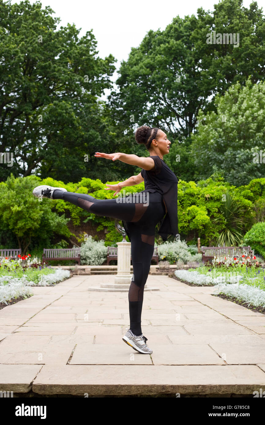 Jazz dancer in the park Stock Photo - Alamy