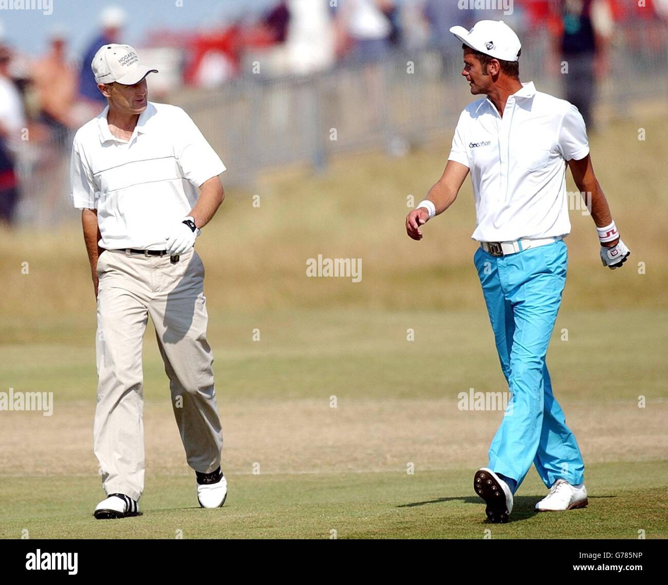 FOR EDITORIAL USE ONLY. NO MOBILE PHONE USAGE. England's Mark Roe (left ...